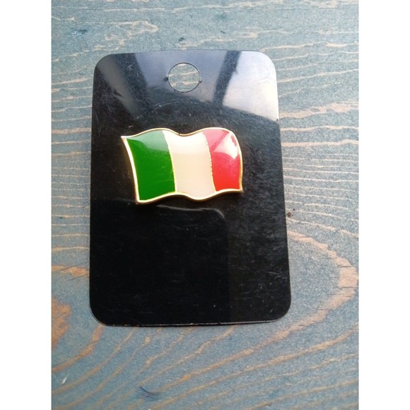Disney | Jewelry | Walt Disney Gold Tone Italy Flag Lapel Pin On Card ...